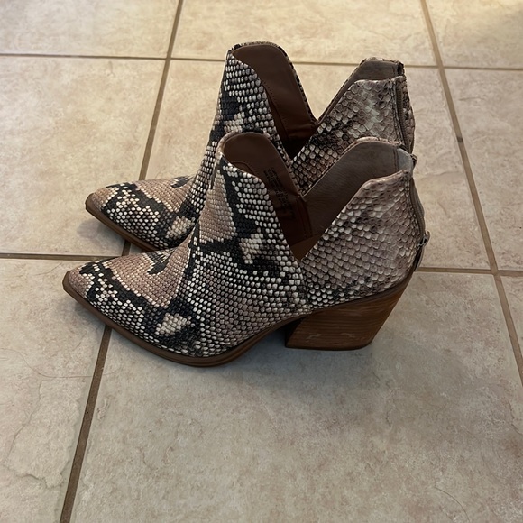 Steve Madden | Shoes | Steve Madden Snakeskin Bootie | Poshmark